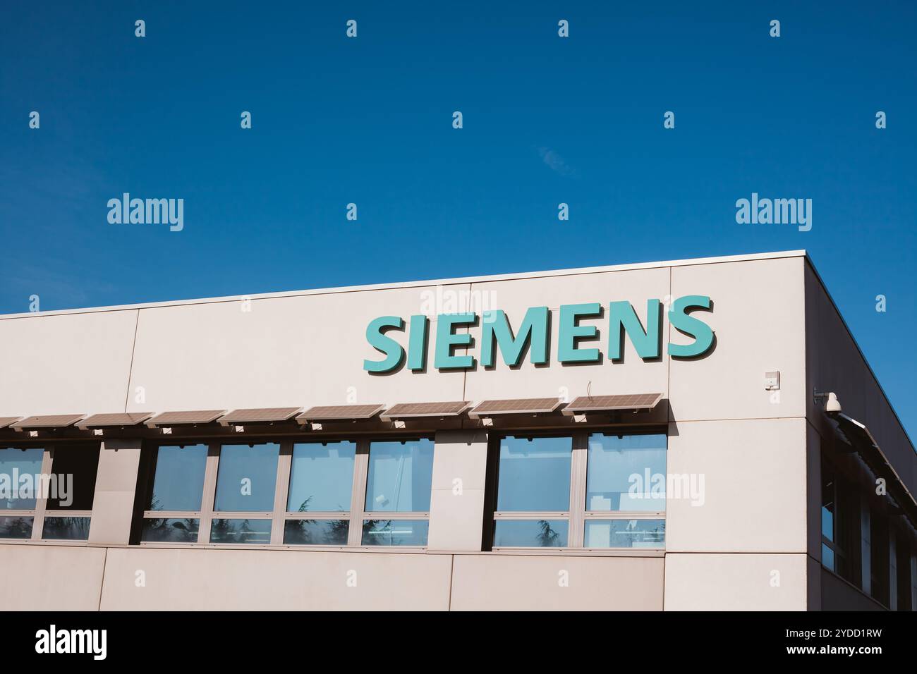 Siemens Company logo at its building Stock Photo - Alamy
