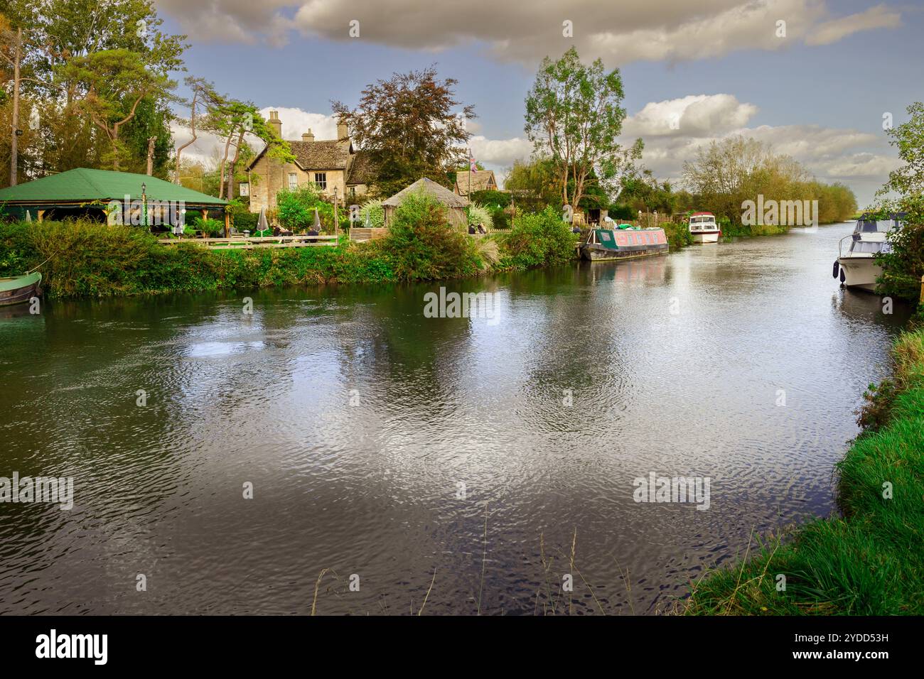 Swan inn radcot hi-res stock photography and images - Alamy