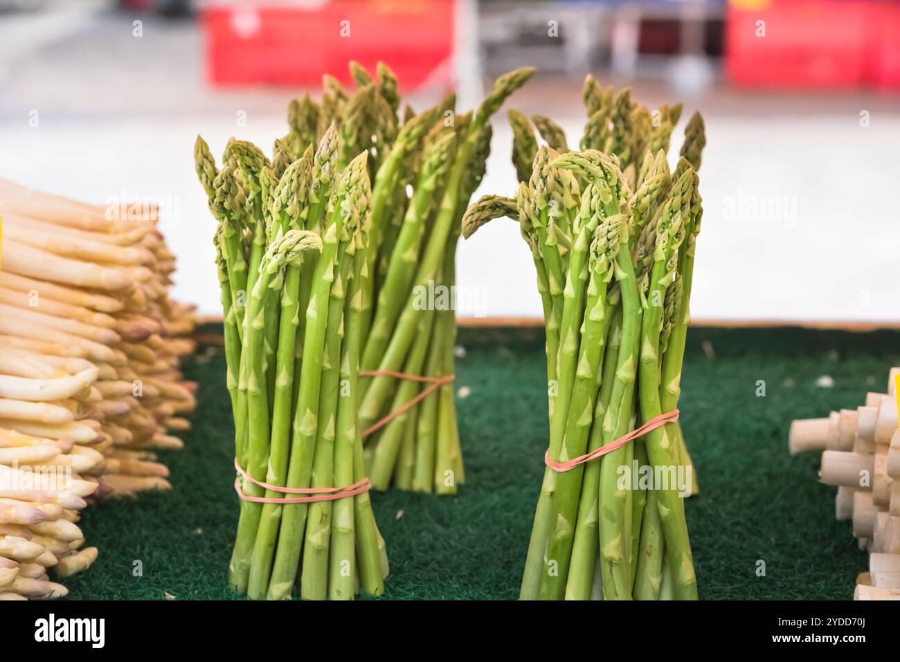 Asparagus display vegetable market hi-res stock photography and images ...