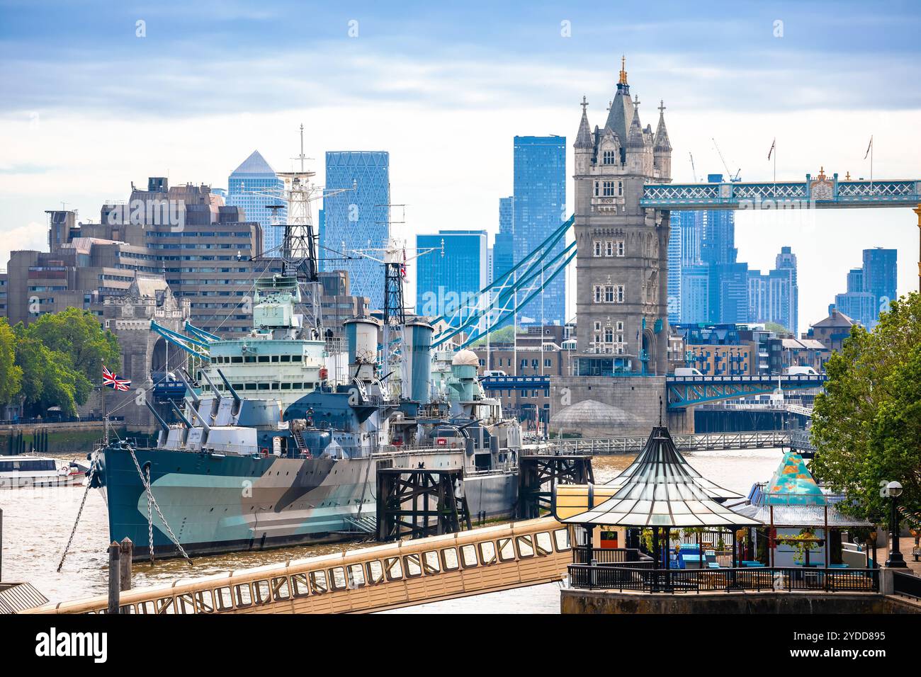 London river scene london river scene hi-res stock photography and images - Alamy