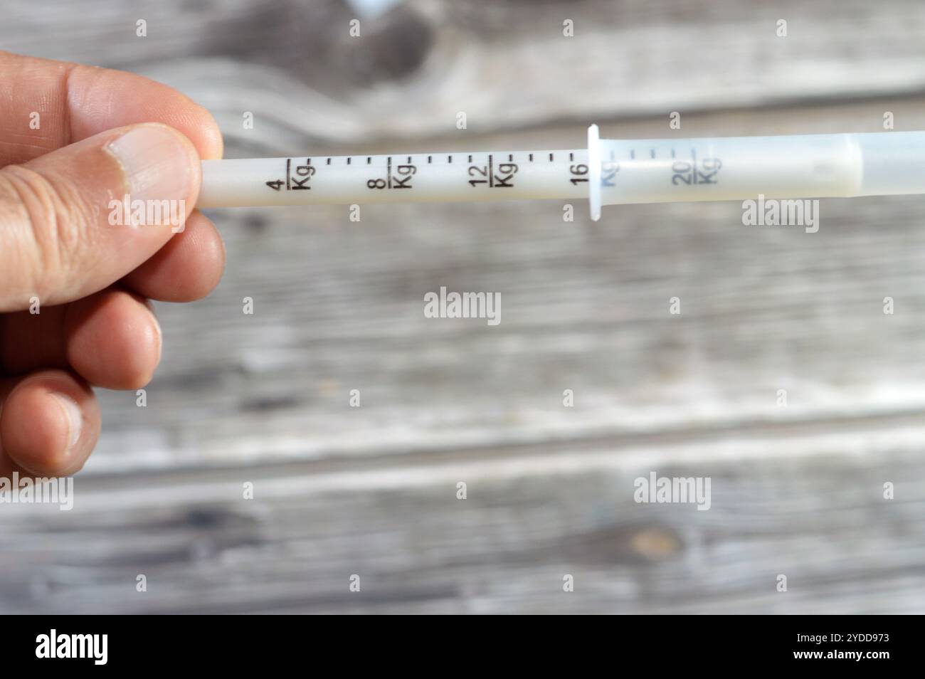 Graduated syringe in Kilograms KG for infants and children to calculate ...