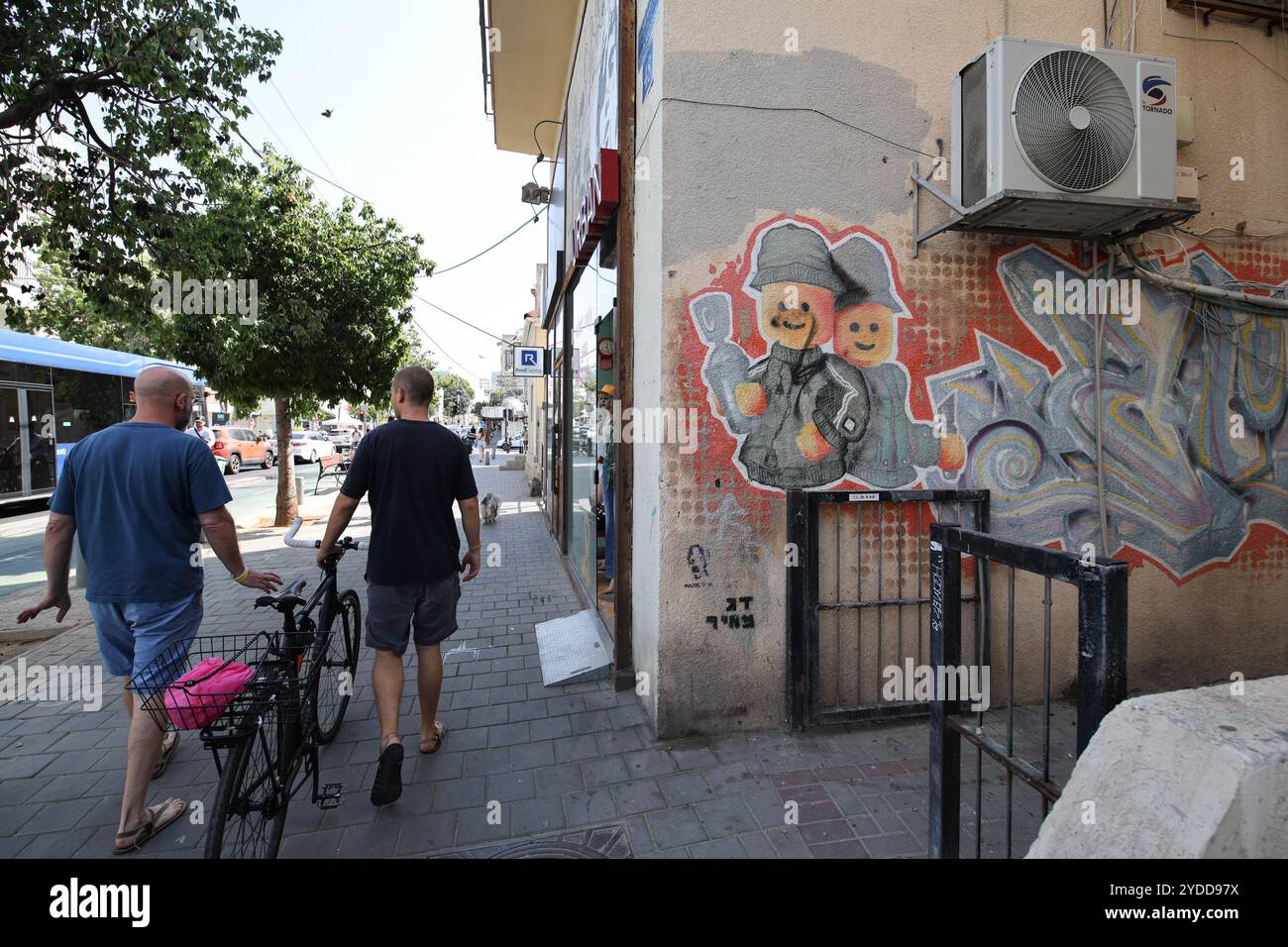 People walking on streets in tel aviv hi-res stock photography and ...