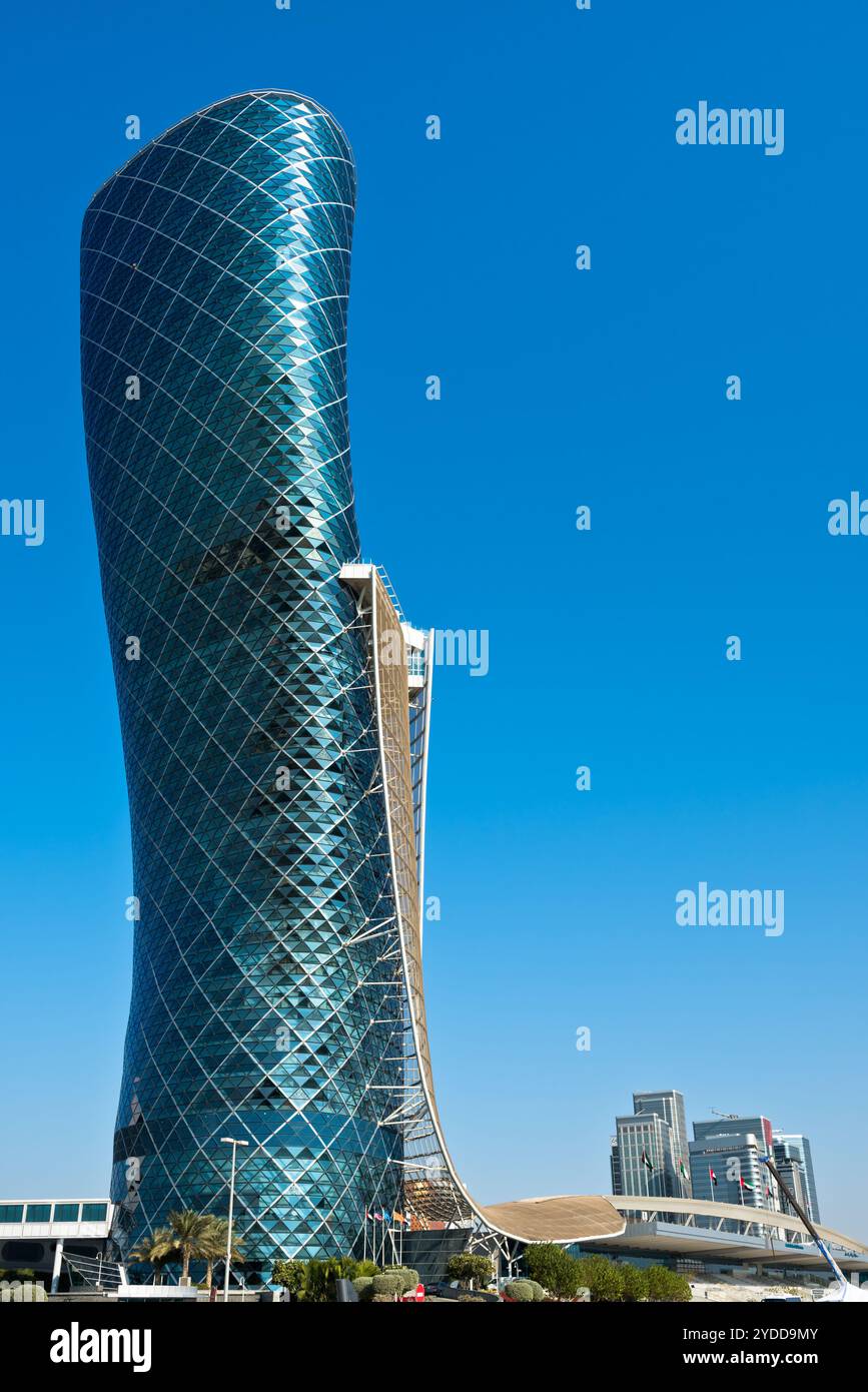 The Capital Gate tower in Abu Dhabi Stock Photo - Alamy