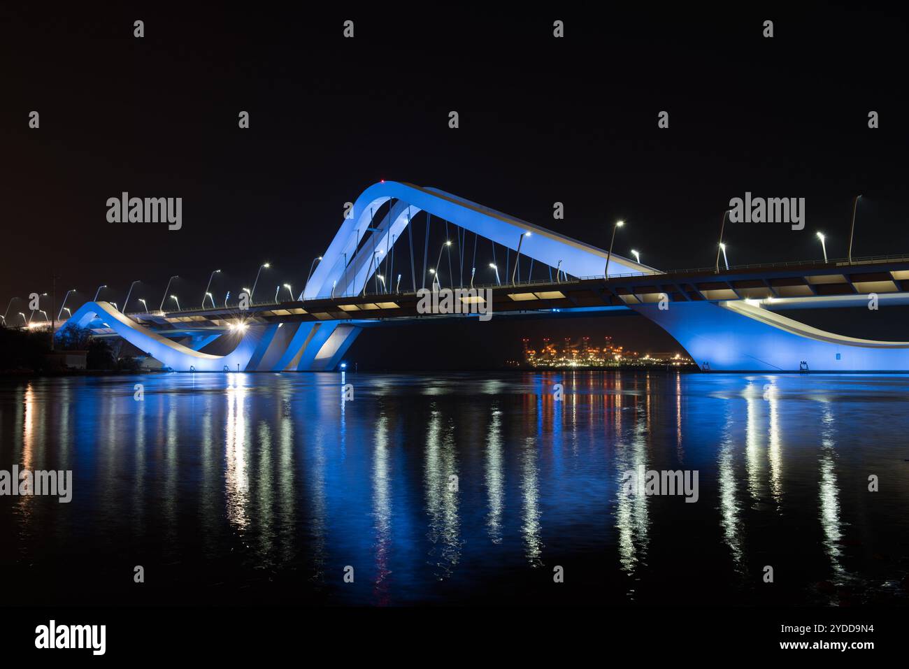 Sheikh Zayed Bridge at night, Abu Dhabi, UAE Stock Photo - Alamy