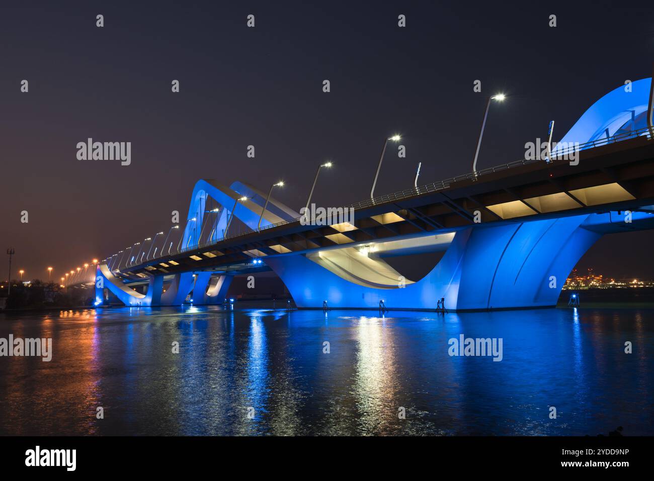 Sheikh Zayed Bridge at night, Abu Dhabi, UAE Stock Photo - Alamy