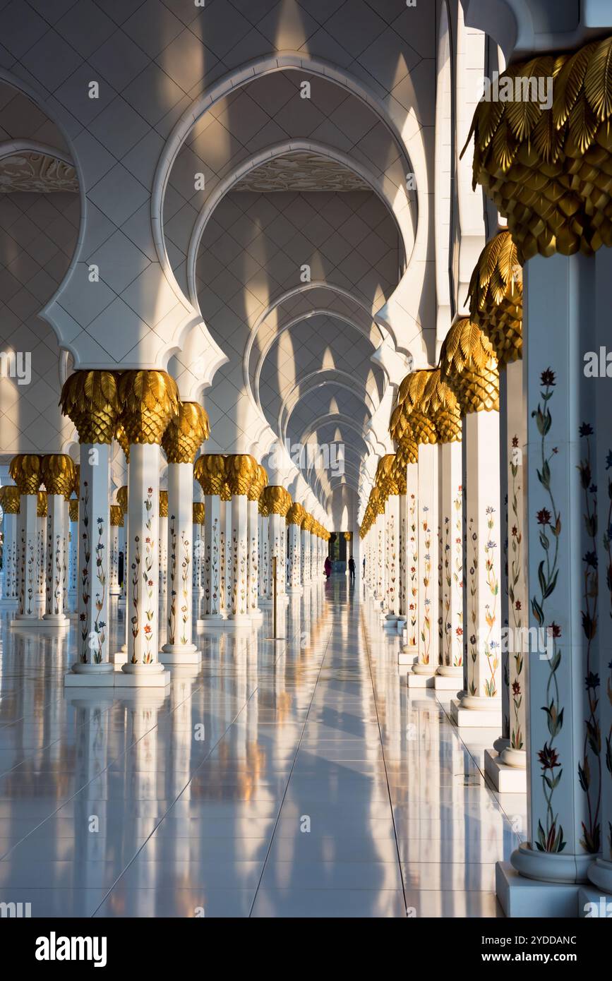 Uae abu dhabi gold hi-res stock photography and images - Alamy