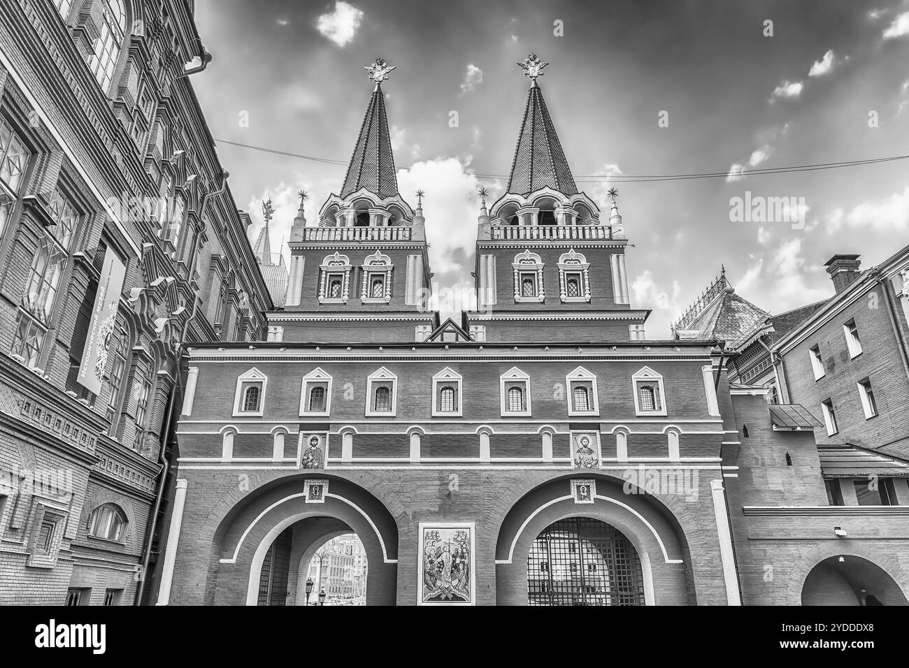 Resurrection Gate aka Iberian Gate, main access to the Red Square in ...
