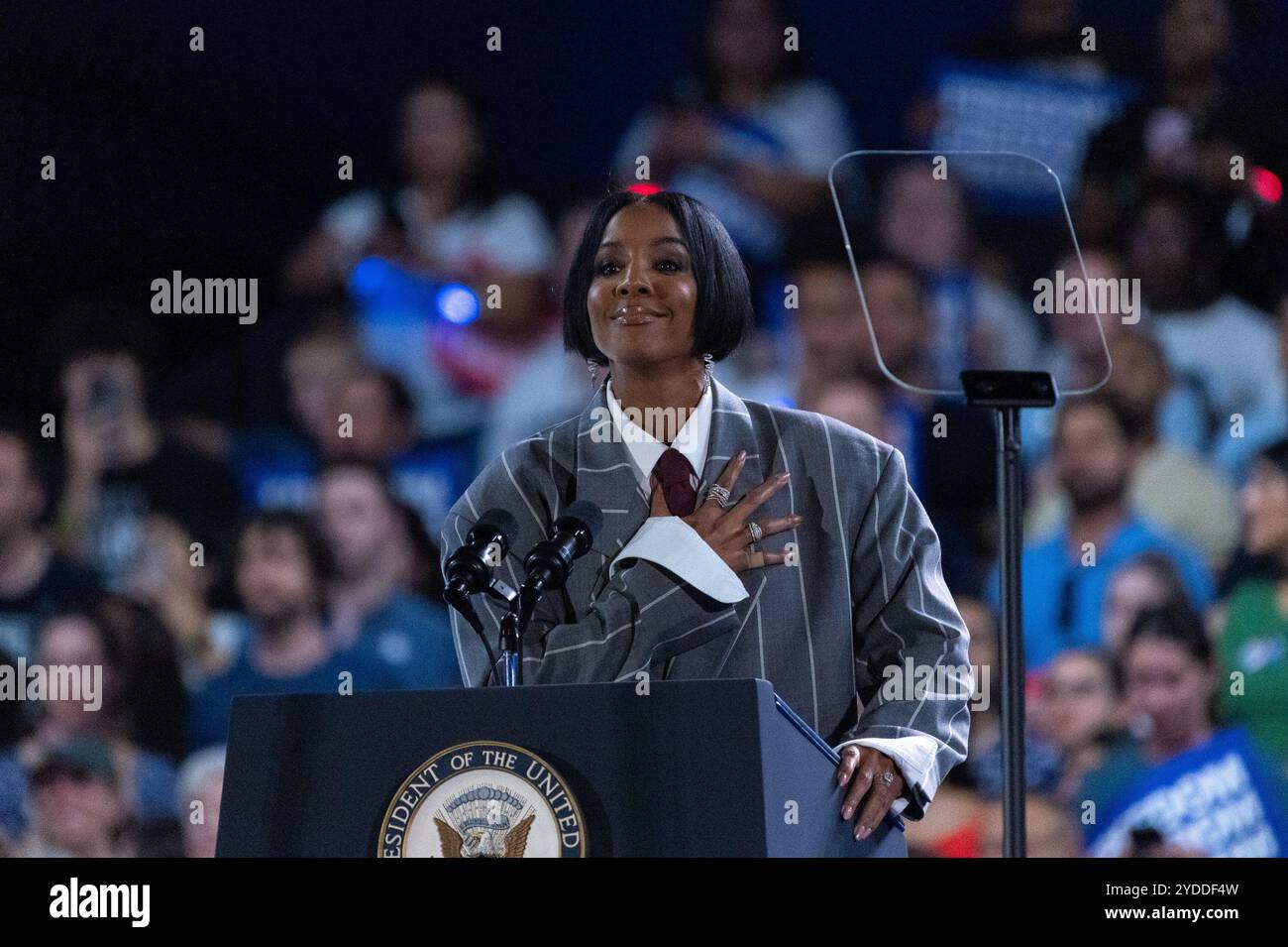 Houston, USA. 25th Oct, 2024. Kelly Rowland and Beyonce Knowles ...