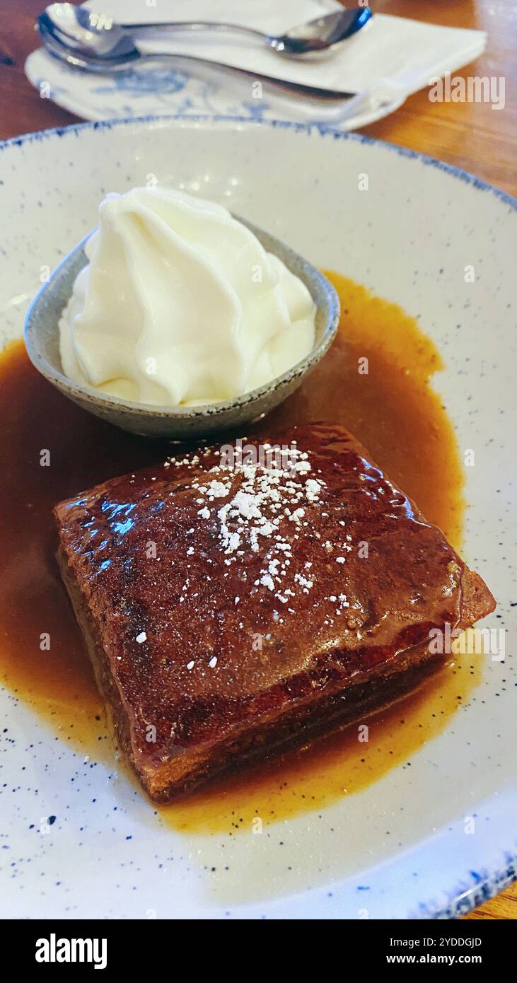 Sticky toffee pudding scotland hi-res stock photography and images - Alamy