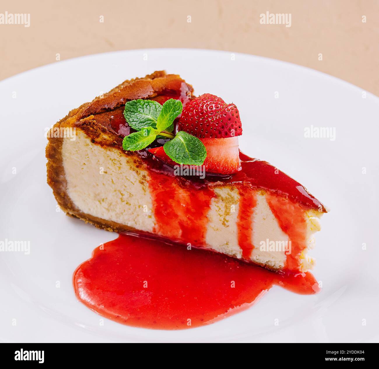 Portion cheesecake strawberry jam hi-res stock photography and images ...