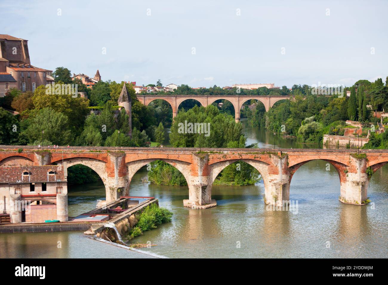 Day view historic pont hi-res stock photography and images - Alamy