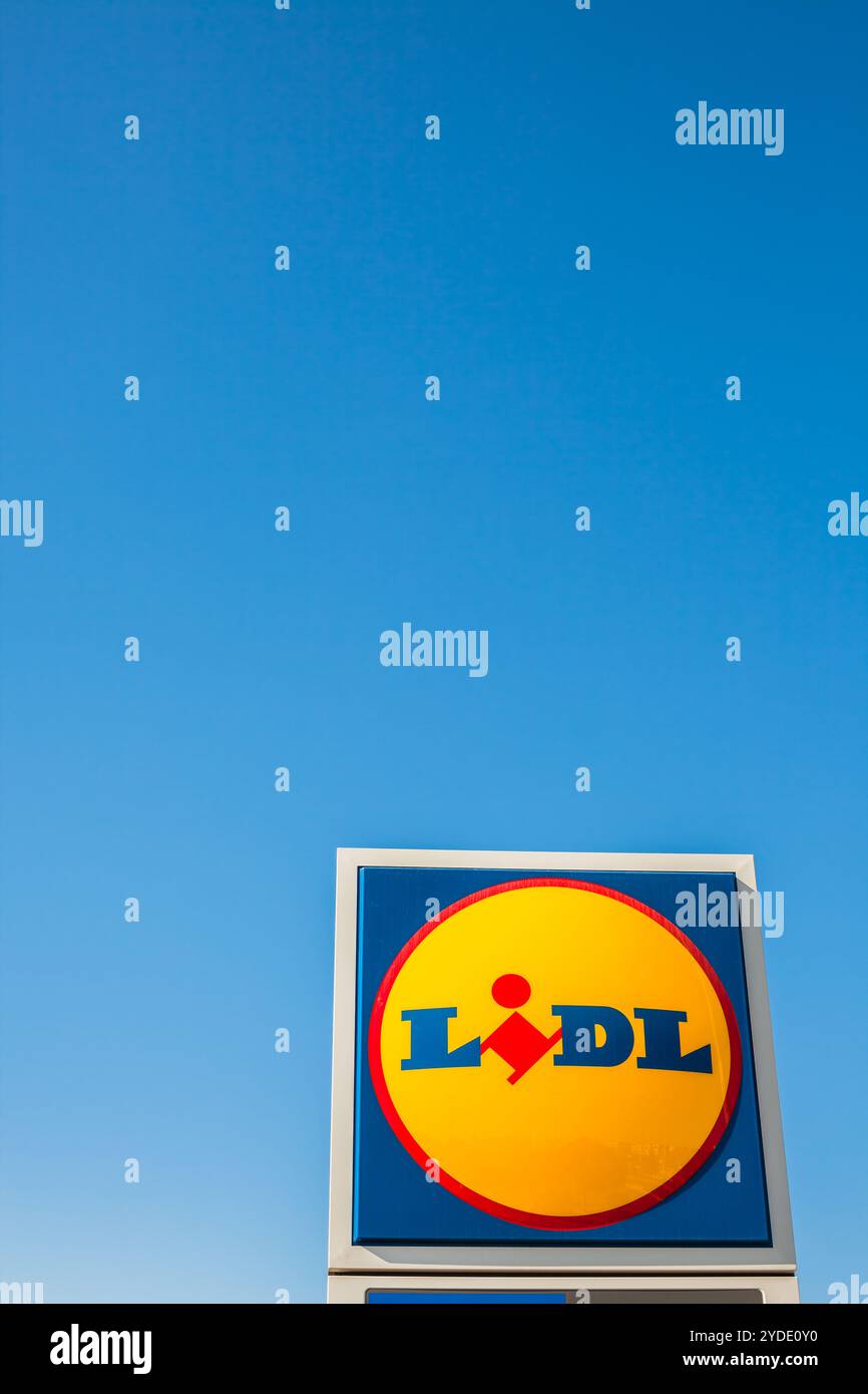 LIDL supermarket chain brand logo Stock Photo - Alamy
