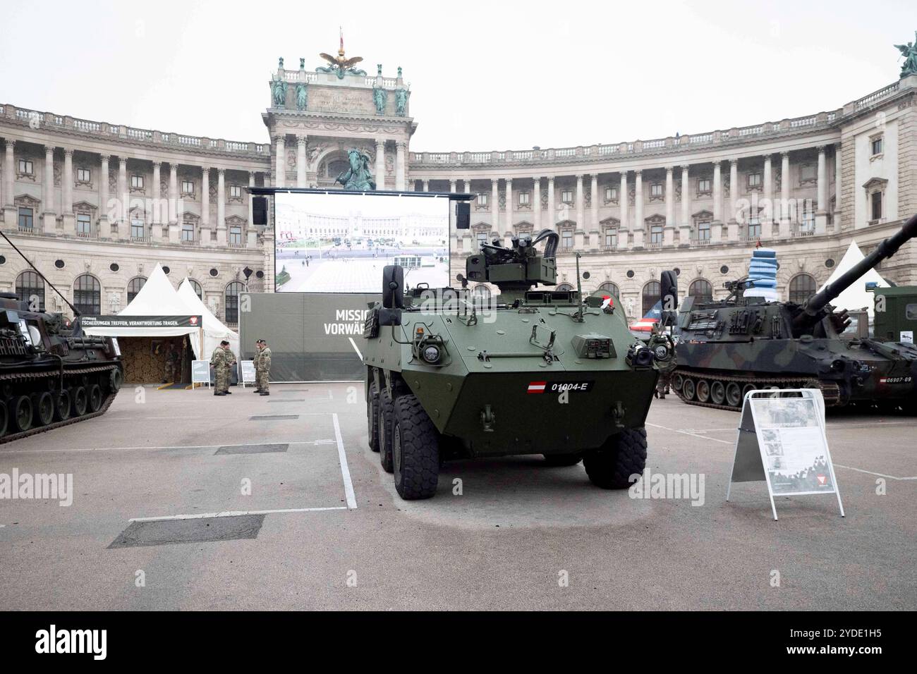 Wien, Österreich. 26. Oktober 2024. Kriegsgerät wird ausgestellt, hier ...
