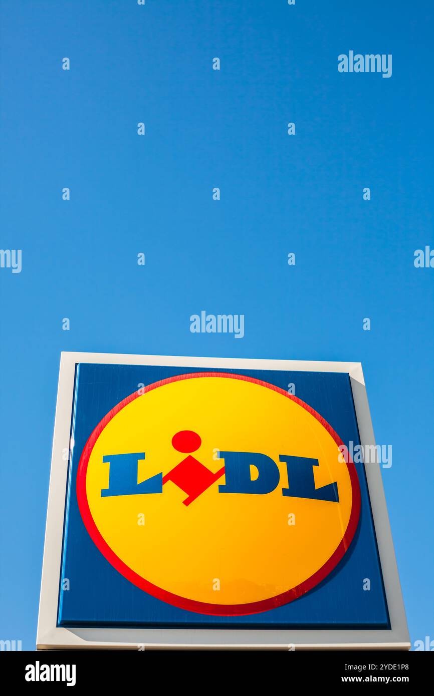 LIDL supermarket chain brand logo Stock Photo - Alamy
