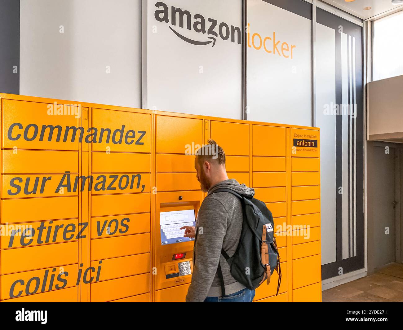 Amazon delivery man hi-res stock photography and images - Alamy