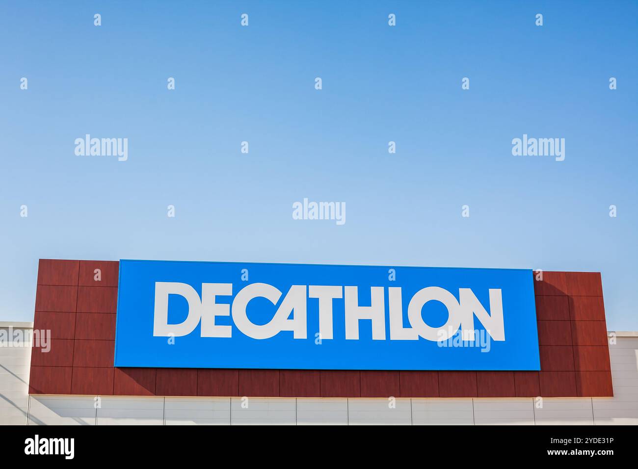 Entrance decathlon brand sports hi-res stock photography and images - Alamy