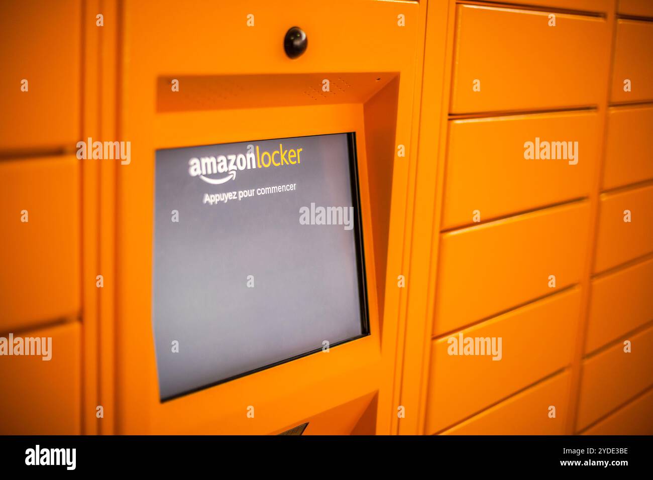 Amazon Locker in shopping mall Stock Photo - Alamy