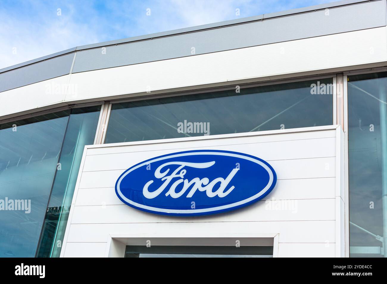 Ford brand logo on bright blue sky background Stock Photo - Alamy