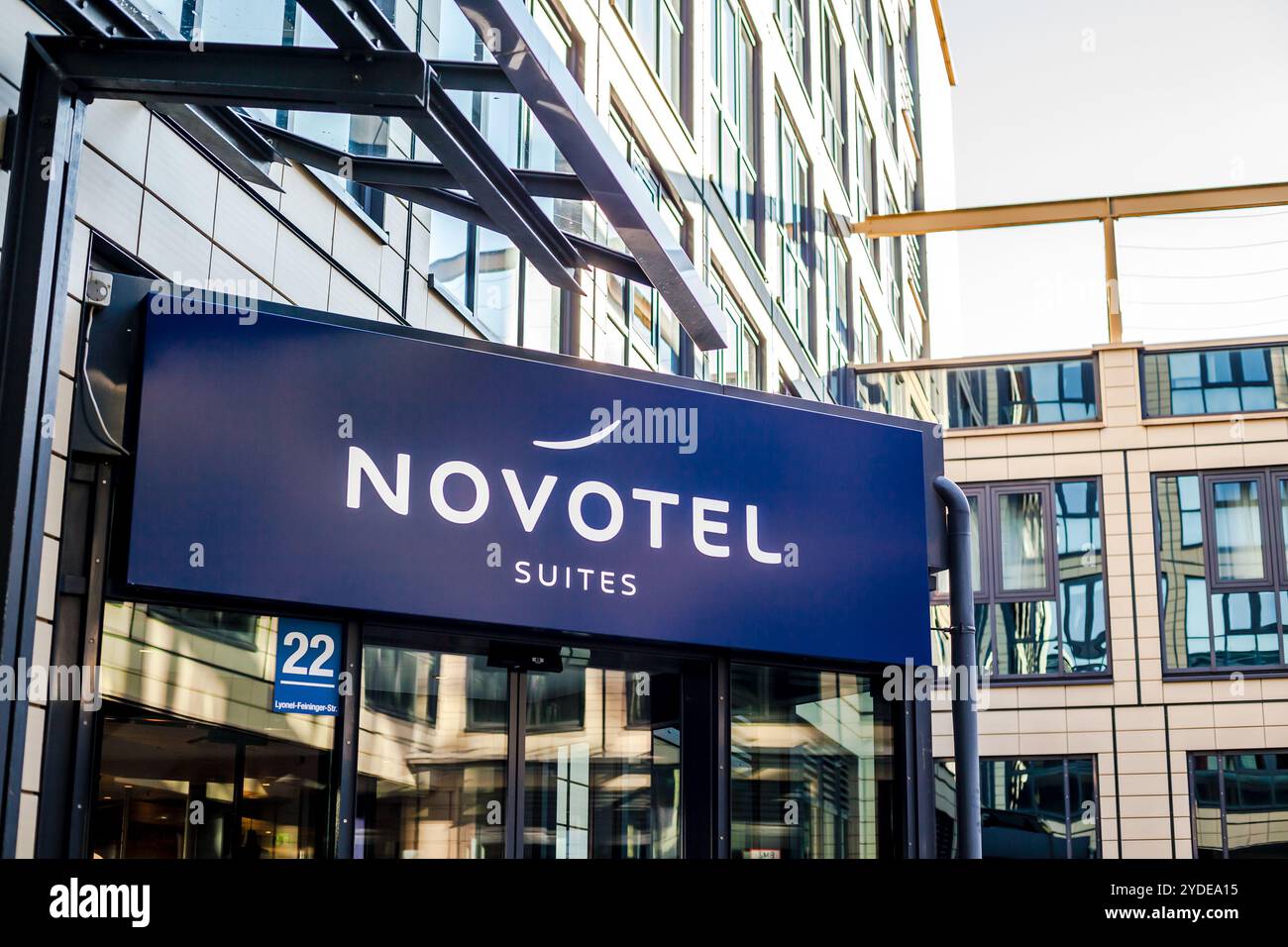 Novotel hotel symbol hi-res stock photography and images - Alamy