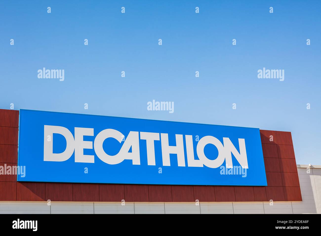 Entrance decathlon brand sports hi-res stock photography and images - Alamy