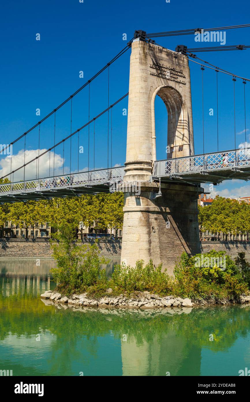 College bra cke hi-res stock photography and images - Alamy