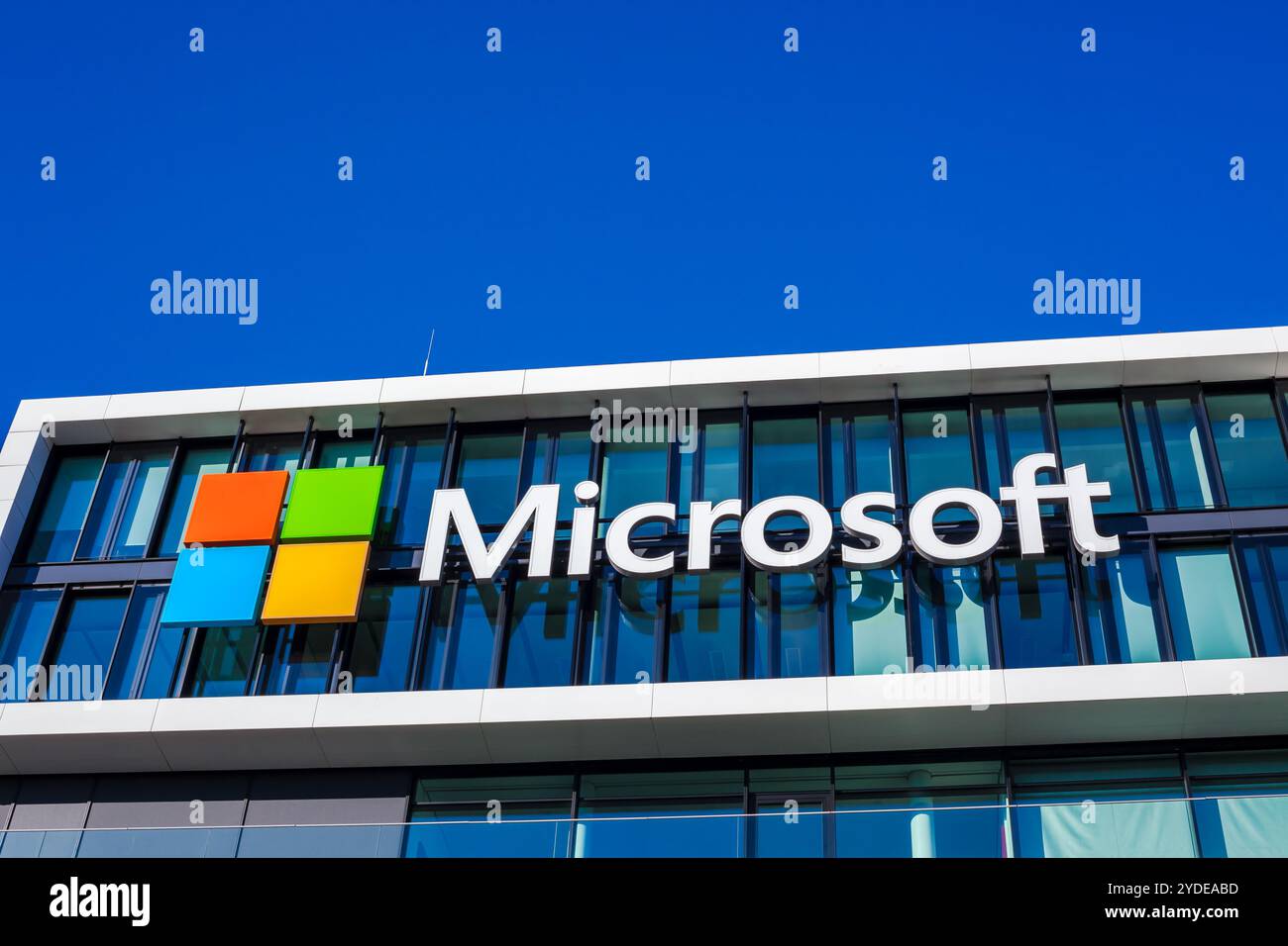Microsoft logo building hi-res stock photography and images - Alamy