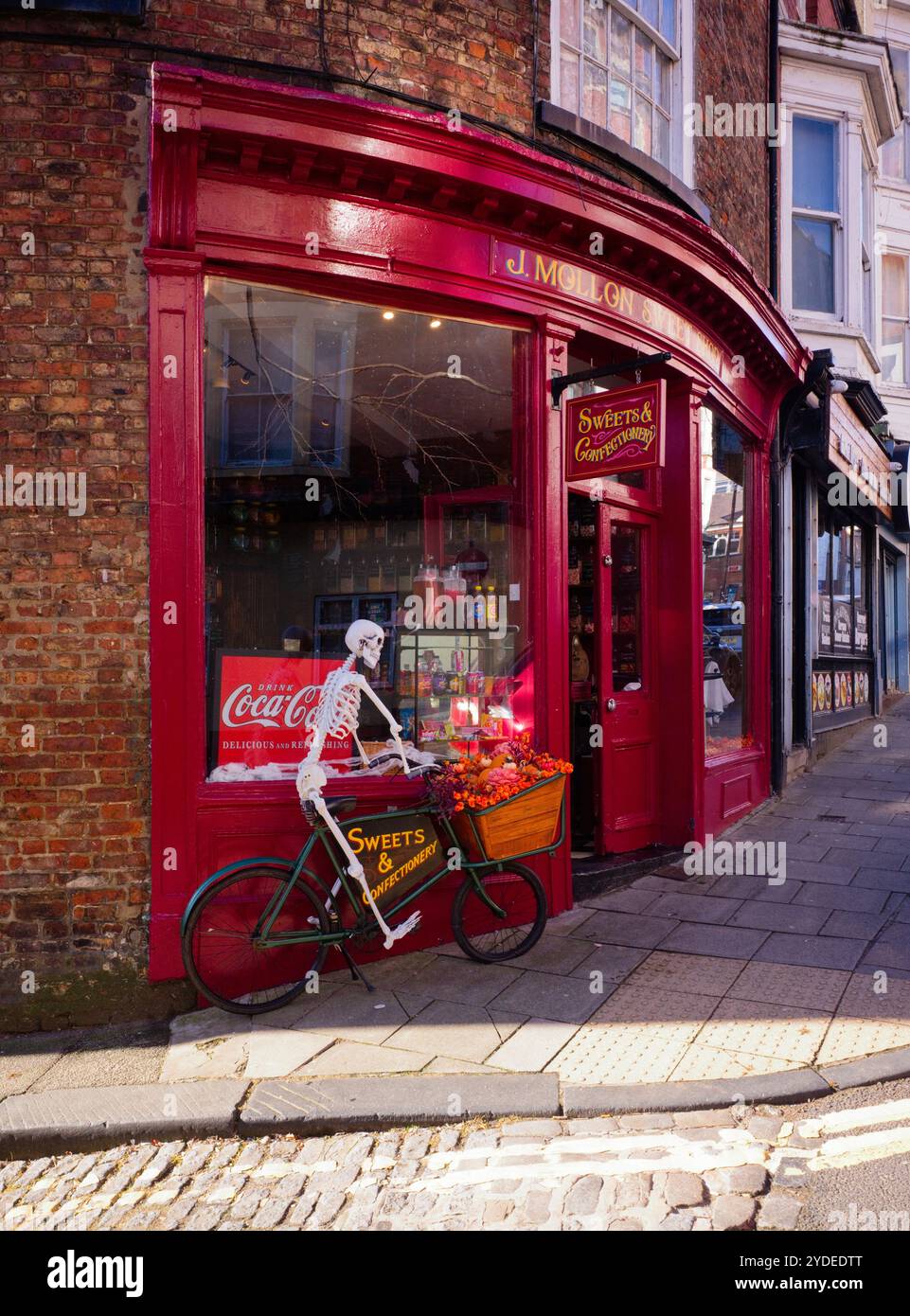 Victorian sweet shop hi-res stock photography and images - Alamy