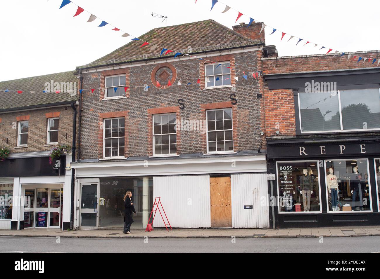 Marlow, Buckinghamshire, UK. 30th October, 2024. A boarded up former ...