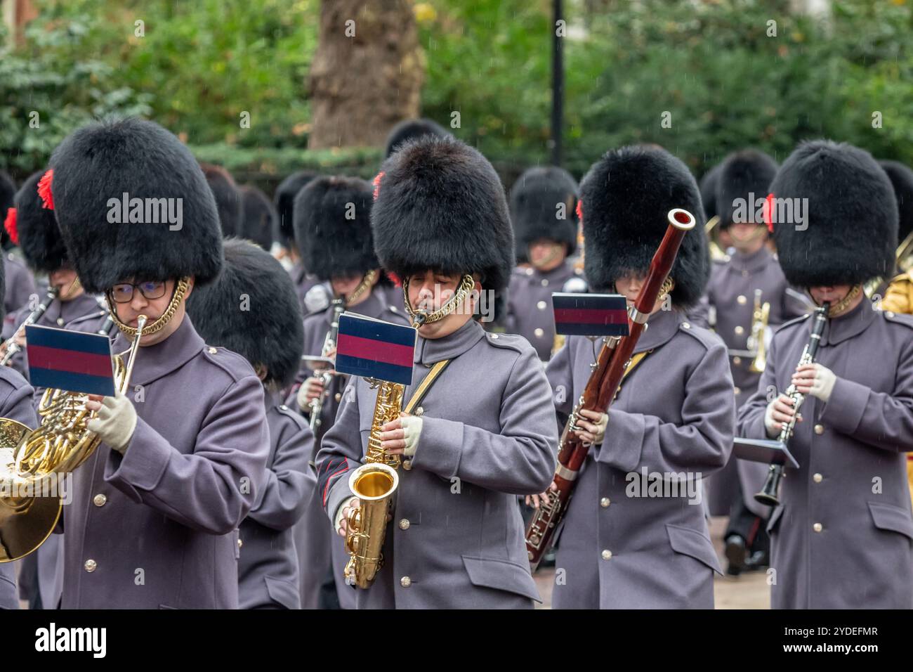 Guardsmen coldstream guards british hi-res stock photography and images ...