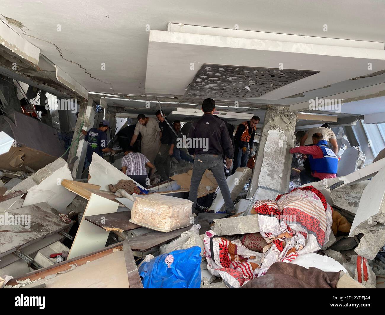 People work to recover Palestinian casualties from the rubble of a ...