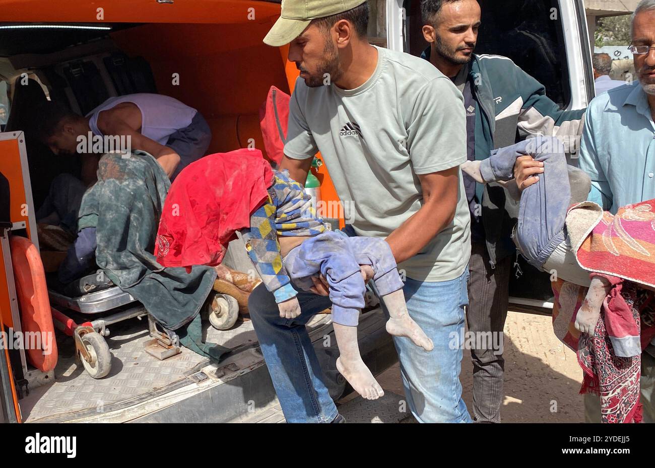 People work to recover Palestinian casualties from the rubble of a ...