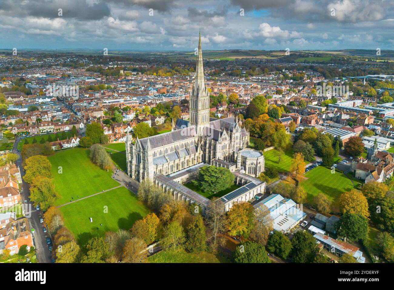Salisbury, Wiltshire, UK. 26th October 2024. UK Weather. The trees ...