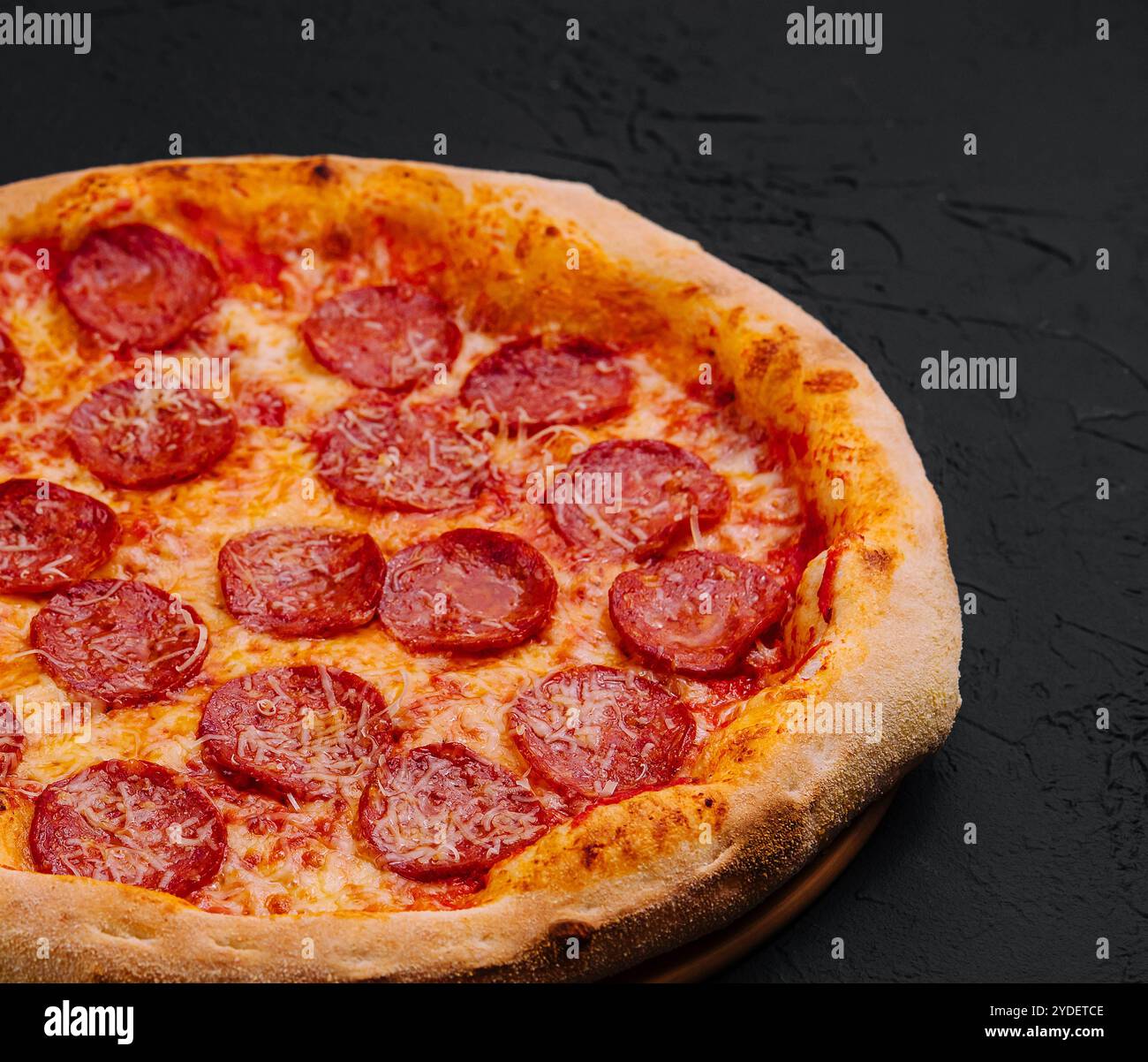 Pizza pepperoni parmesan hi-res stock photography and images - Alamy