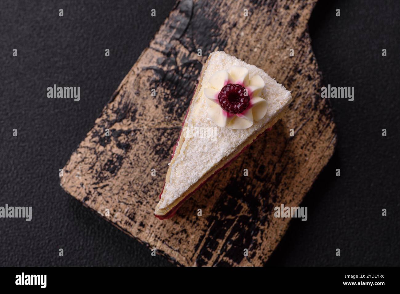 Jam layer cake hi-res stock photography and images - Alamy
