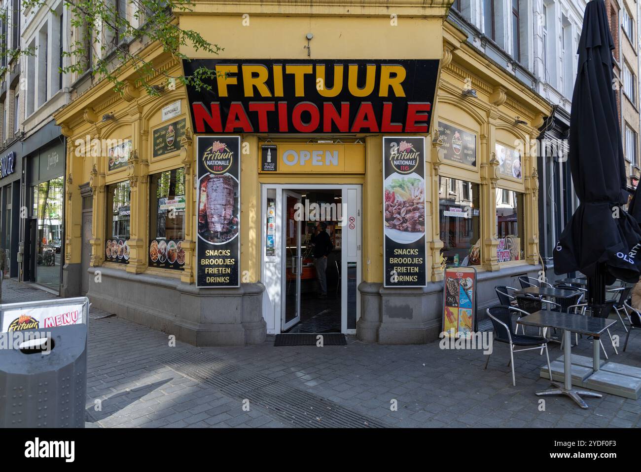 Frituur Nationale snackbar. A fastfood snackbar for frites, drinks ...
