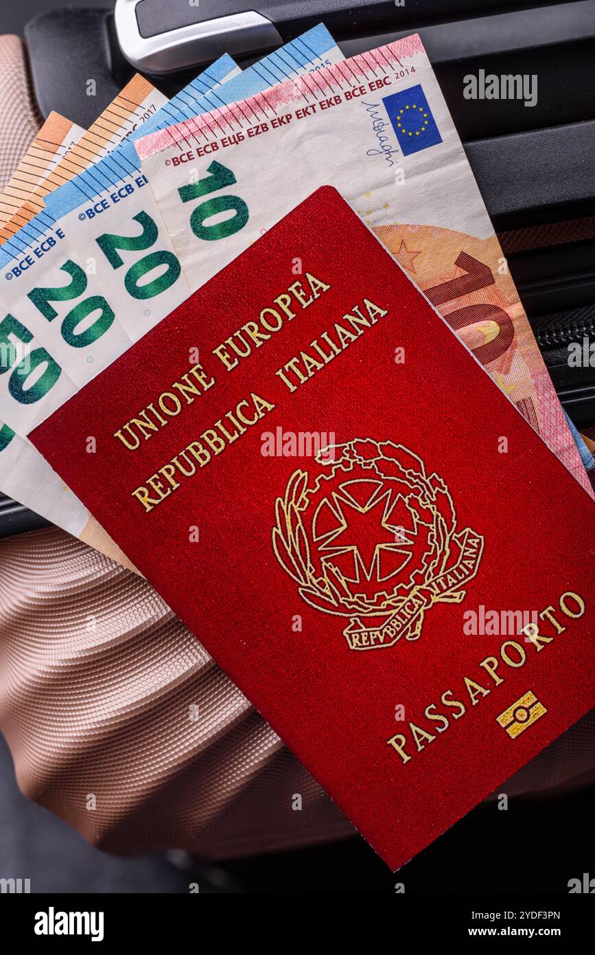 International passport of a citizen of Italy Stock Photo - Alamy