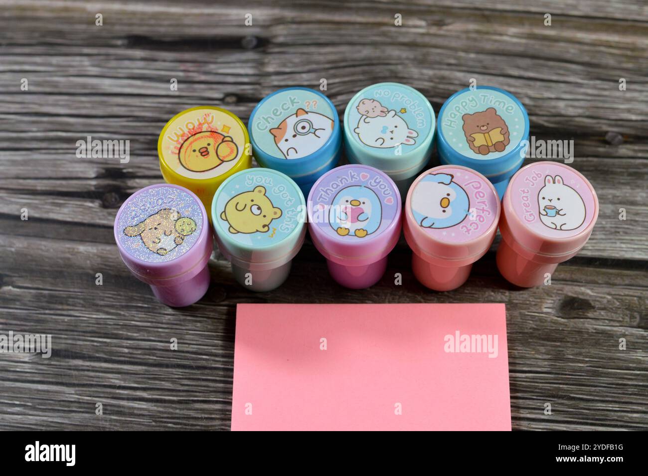 Black grunge check mark hi-res stock photography and images - Alamy