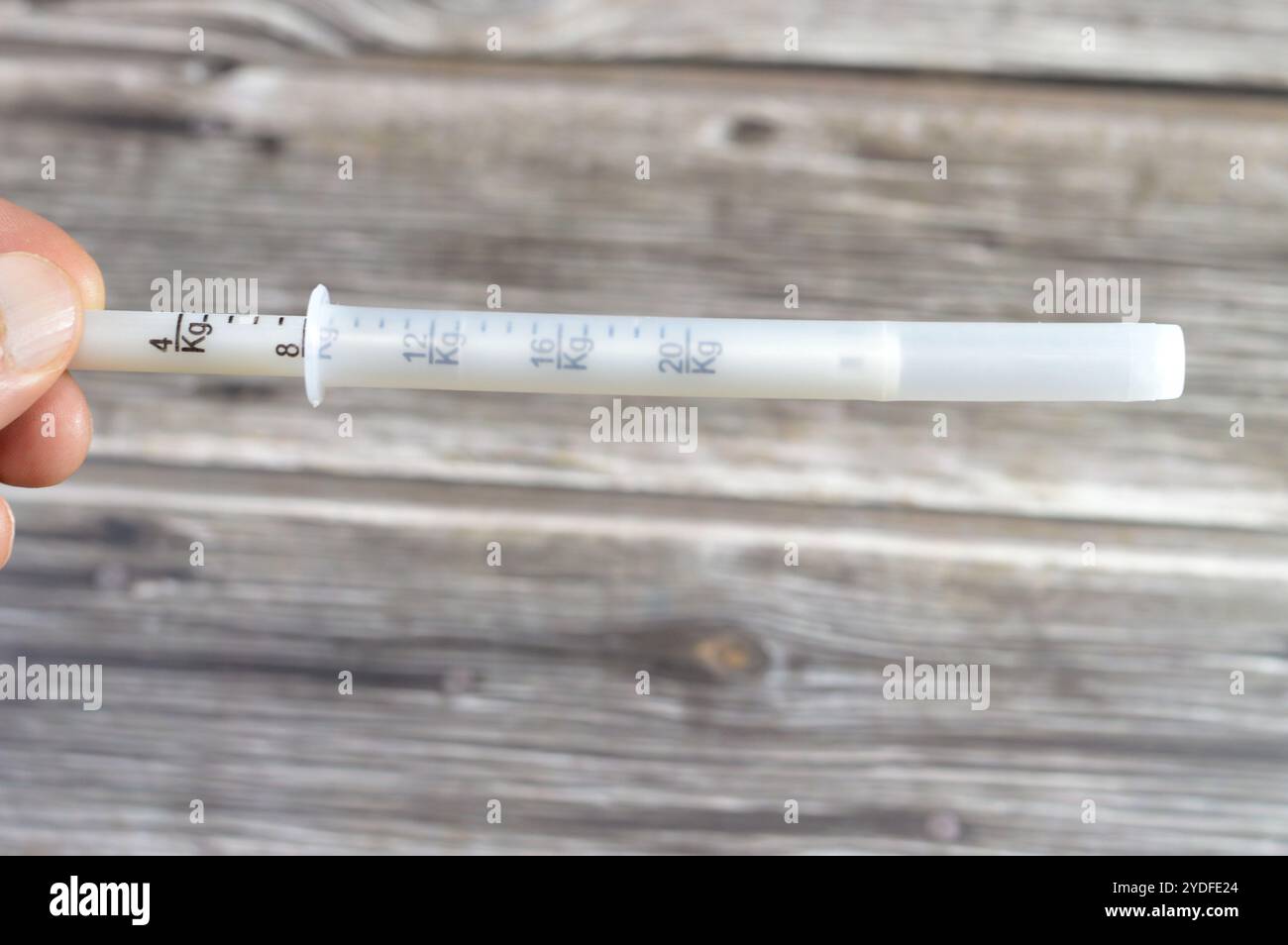 Graduated syringe in Kilograms KG for infants and children to calculate ...