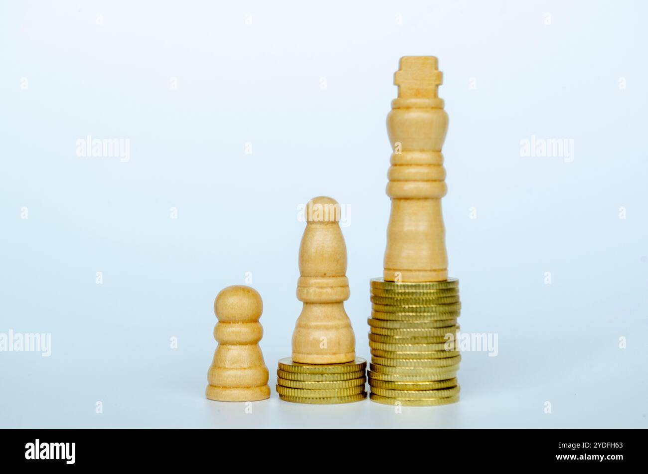 King queen chess coins hi-res stock photography and images - Alamy