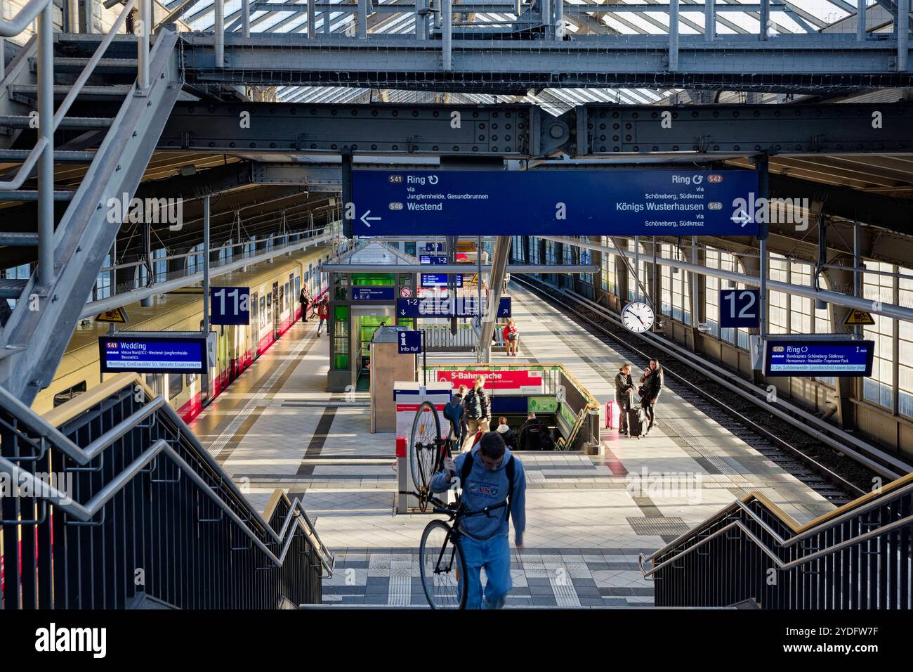 Ringbahnsteig S-Bahnhof Westkreuz 2024-10-24 Deutschland, Berlin ...