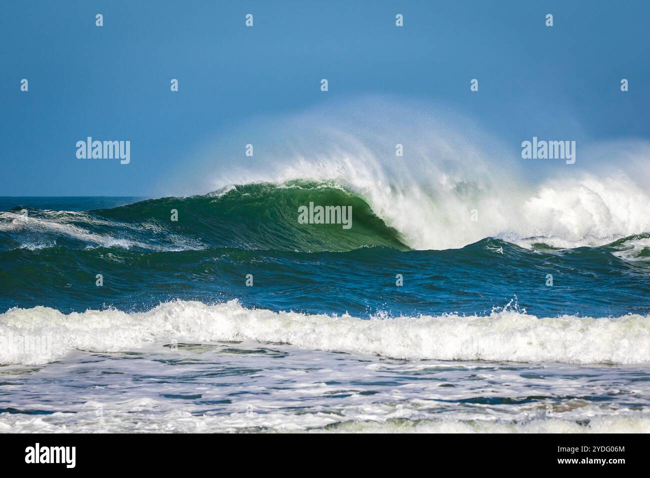 Wind big waves in ocean hi-res stock photography and images - Alamy