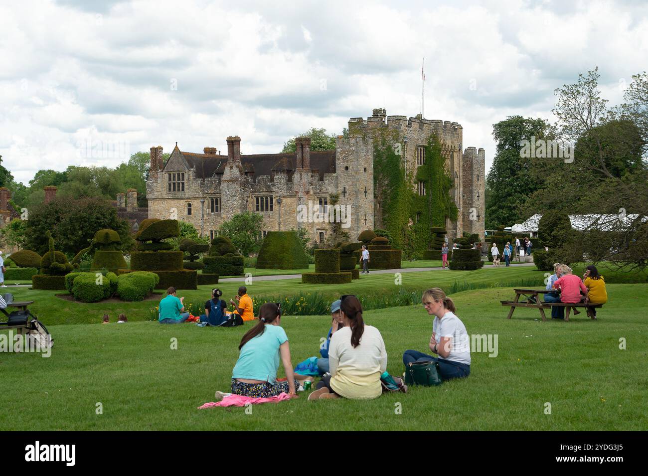 Hever, UK. 17th May, 2024. Hever Castle and the beautiful gardens in ...