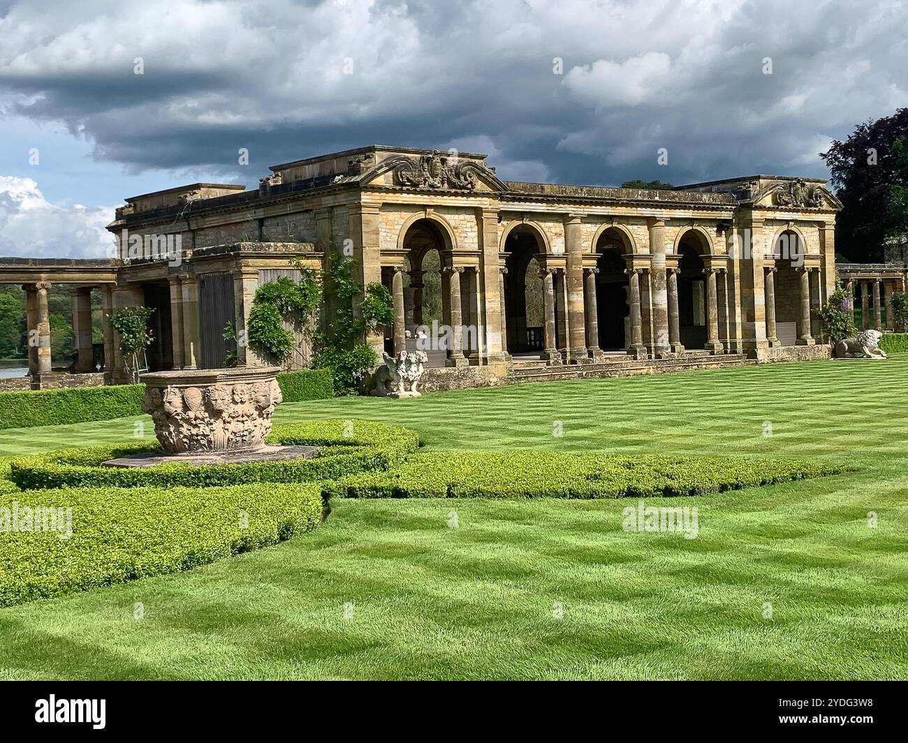 Hever, UK. 17th May, 2024. Hever Castle and the beautiful gardens in ...