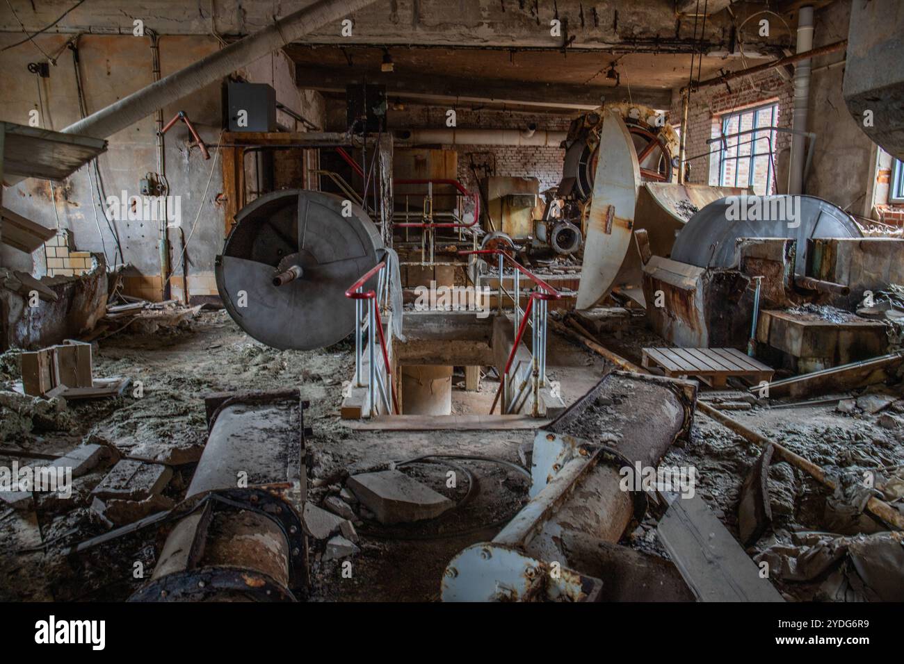 Factory abandoned destroyed territory old hi-res stock photography and images - Alamy