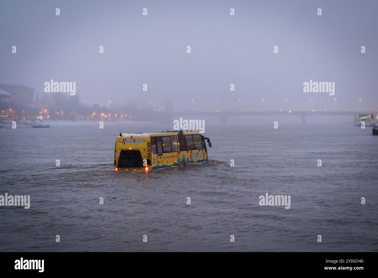 Amphibious bus floating on danube hi-res stock photography and images ...