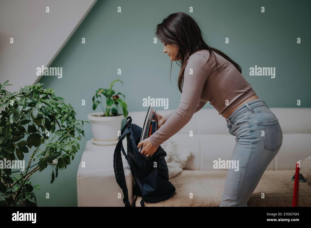 Teenager organizing hi-res stock photography and images - Alamy