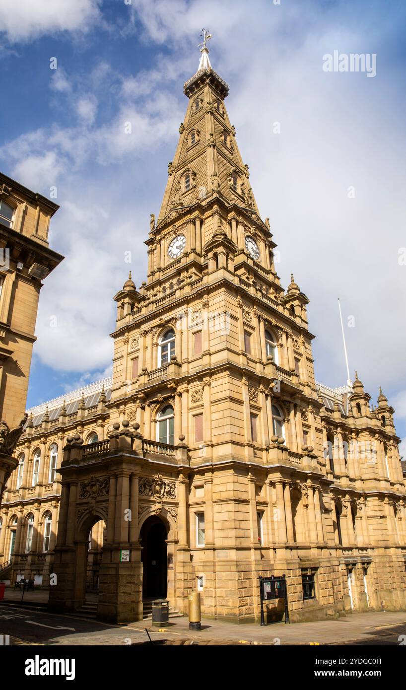 Halifax town hall calderdale hi-res stock photography and images - Alamy