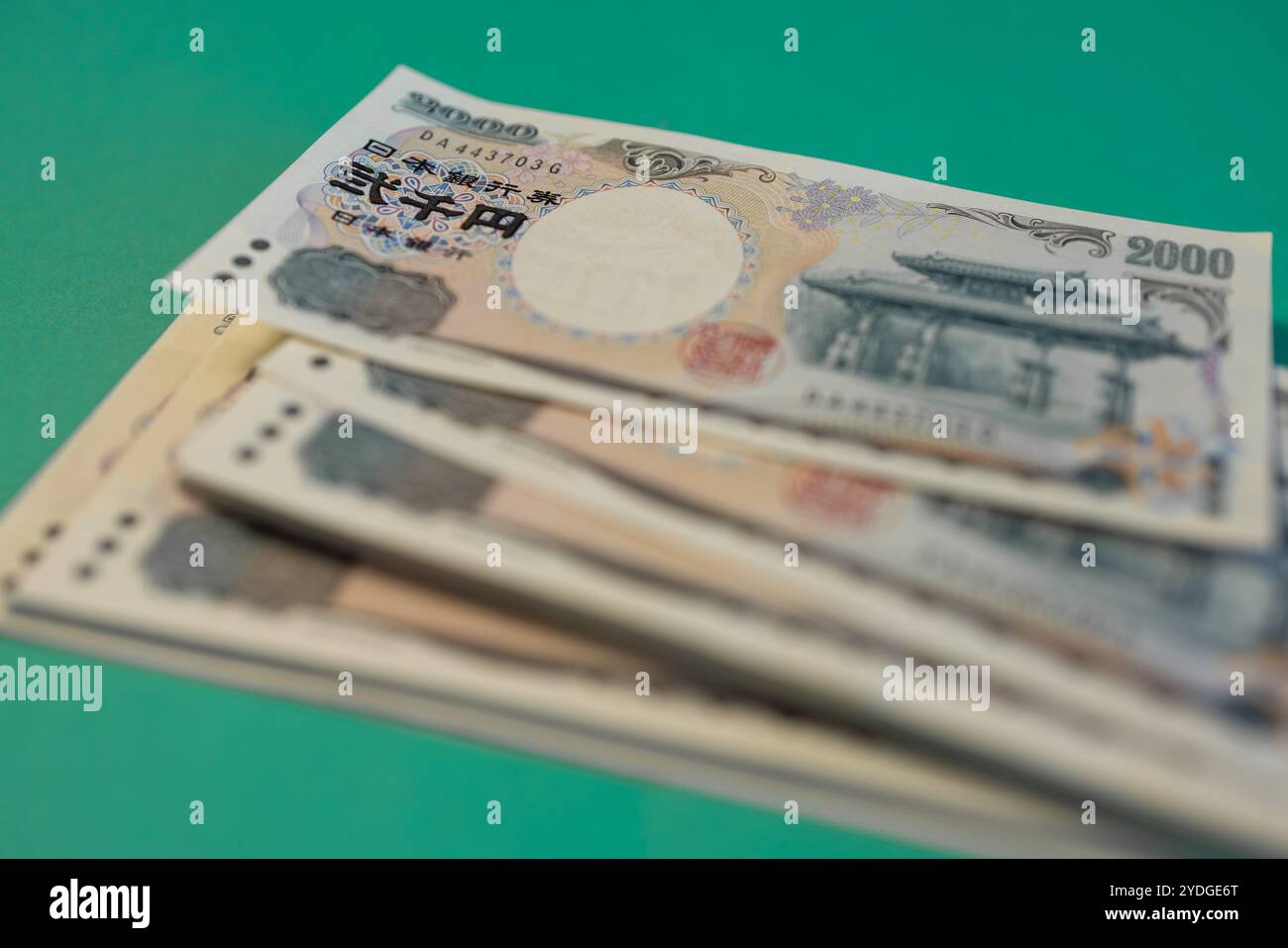 Banknotes 2000 japanese yen currency hi-res stock photography and ...
