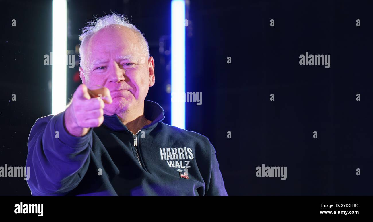 Tim walz 2024 hi-res stock photography and images - Alamy