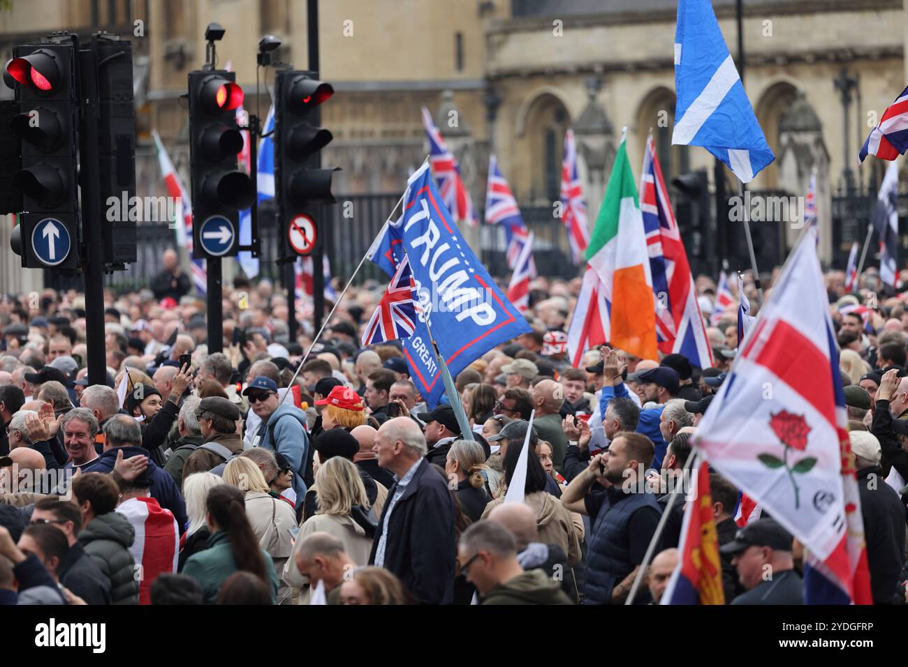 London, UK, 26th October 2024. 1000s of far right crowds wearing St ...